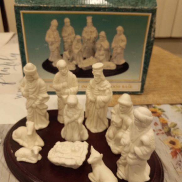 world bazaar jade collection | Holiday | Vtg 1 Piece Nativity Set ...